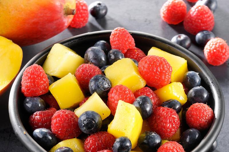 La Salade de fruits "Ananas, fraises, kiwis, myrtilles" - Mon Marché