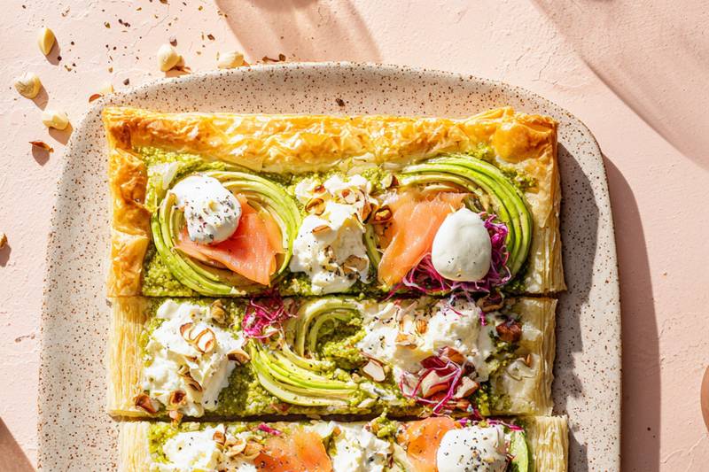 Recette de la La Tarte estivale truite avocat pesto - Mon Marché
