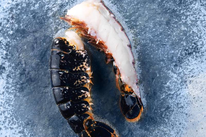 Les 2 Demi-queues de homard européen crues - Mon Marché